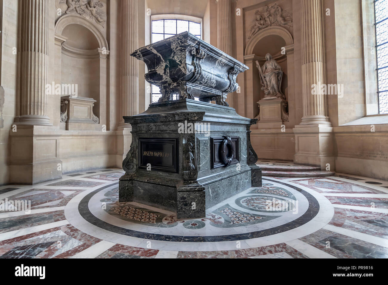 Tomb Of Napoleon Bonaparte Stock Photos & Tomb Of Napoleon Bonaparte ...