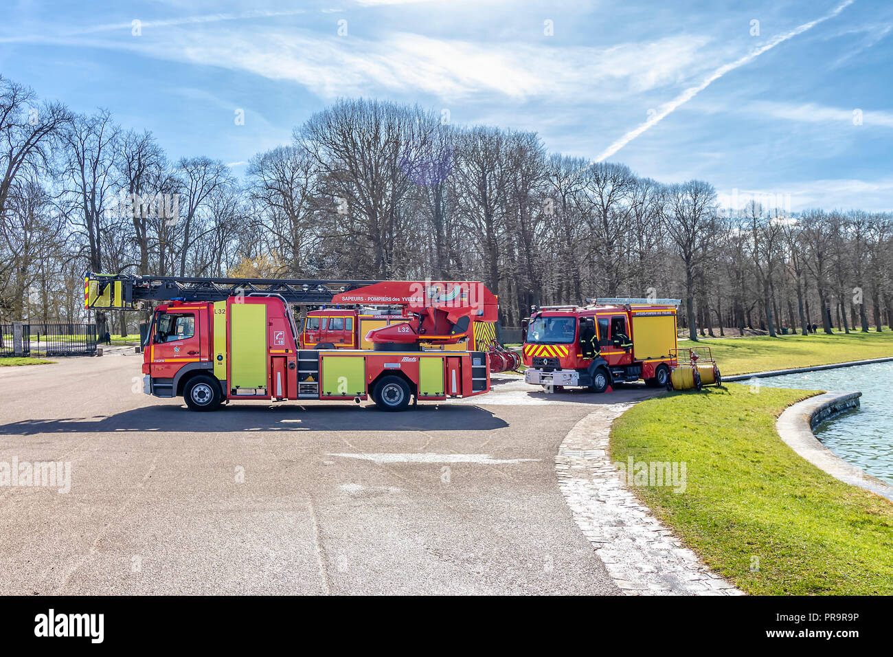 Paris emergency vehicle hi-res stock photography and images - Alamy