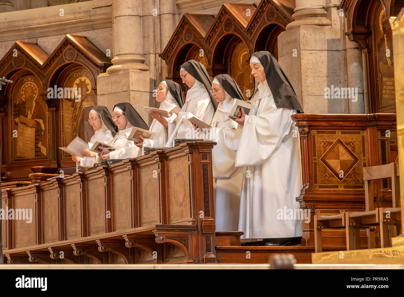 Catholic Nuns Praying High Resolution Stock Photography and Images - Alamy