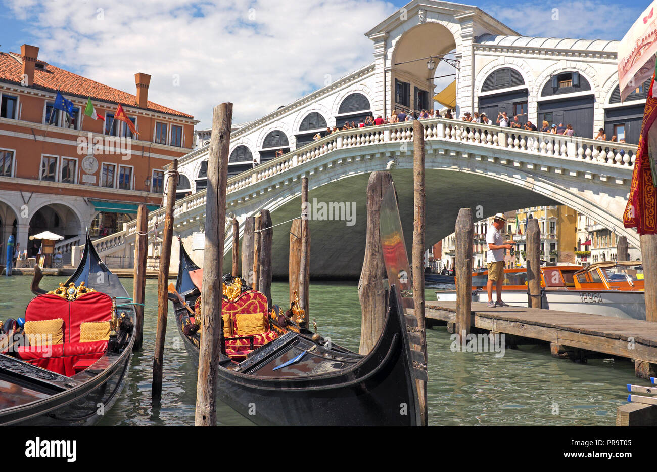 Motor gondola transportation hi-res stock photography and images - Alamy