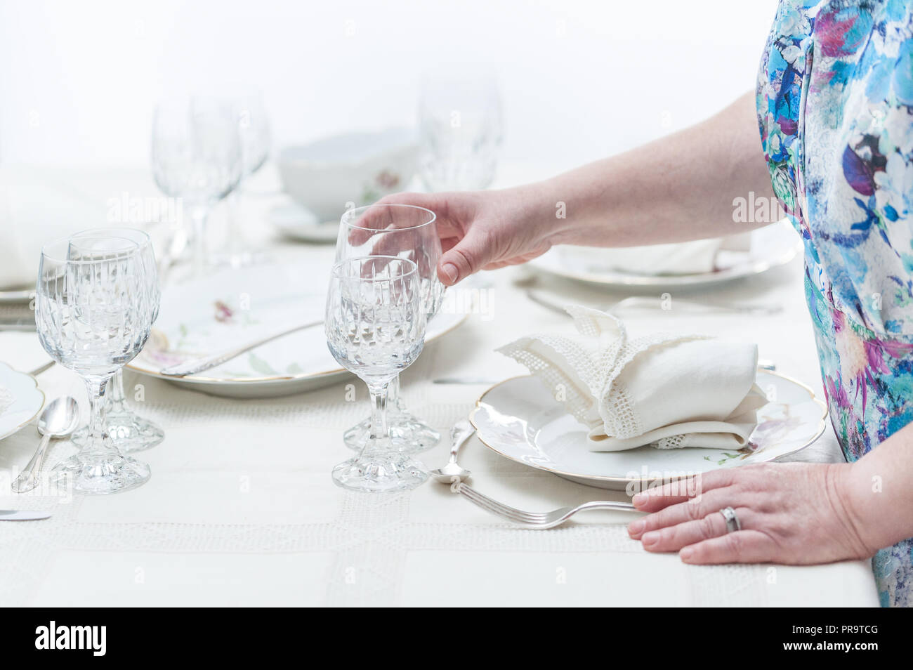 Crystal glassware hi-res stock photography and images - Alamy