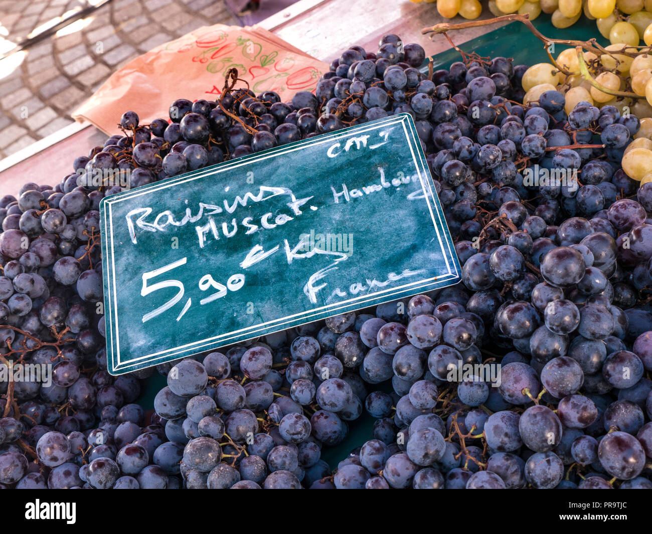 Muscat grape hi-res stock photography and images - Alamy