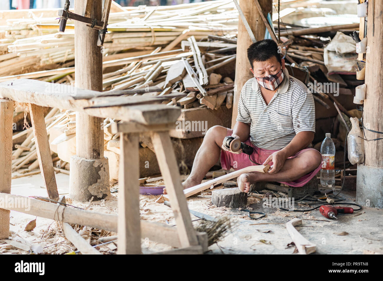 Traditional vietnamese musical instruments hi-res stock photography and ...