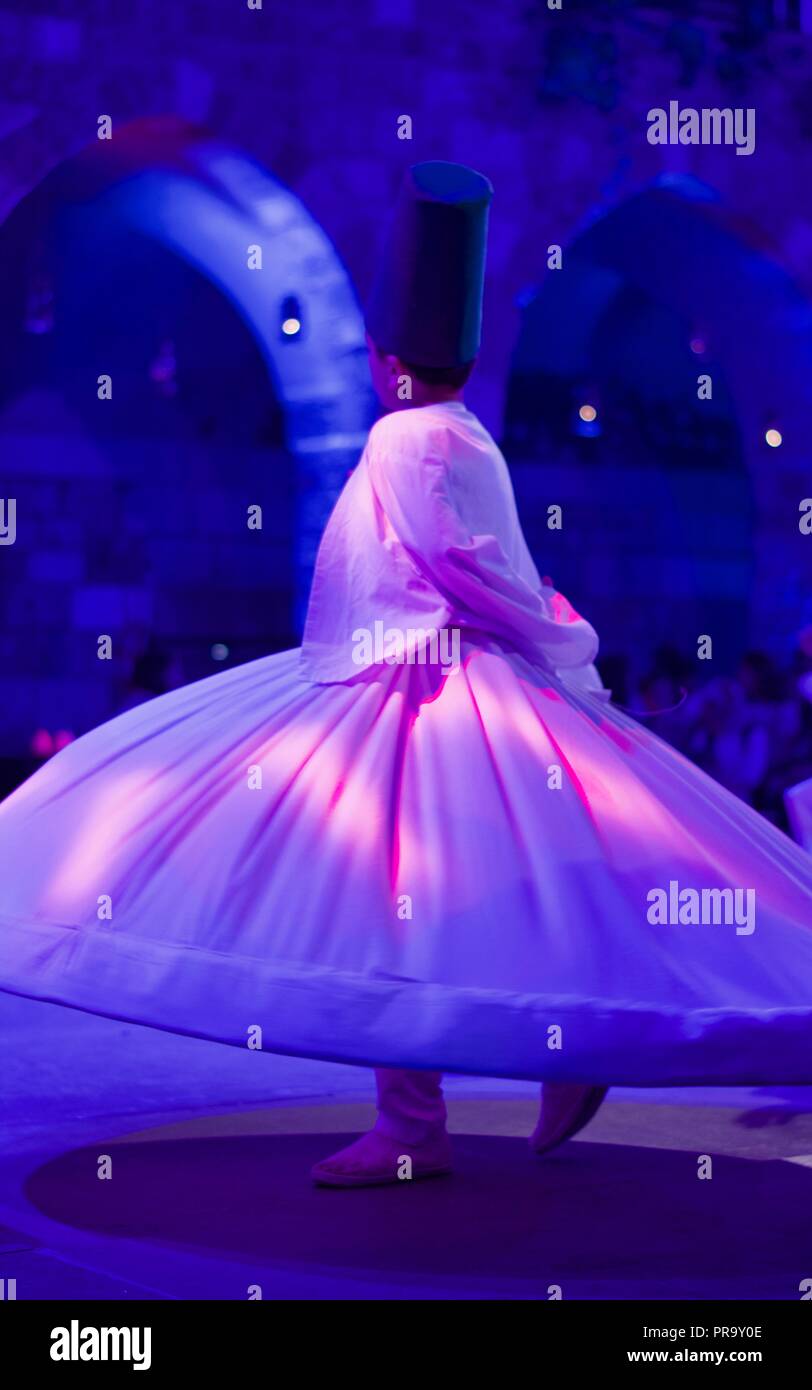 Boy traditional dance costume hi-res stock photography and images - Alamy