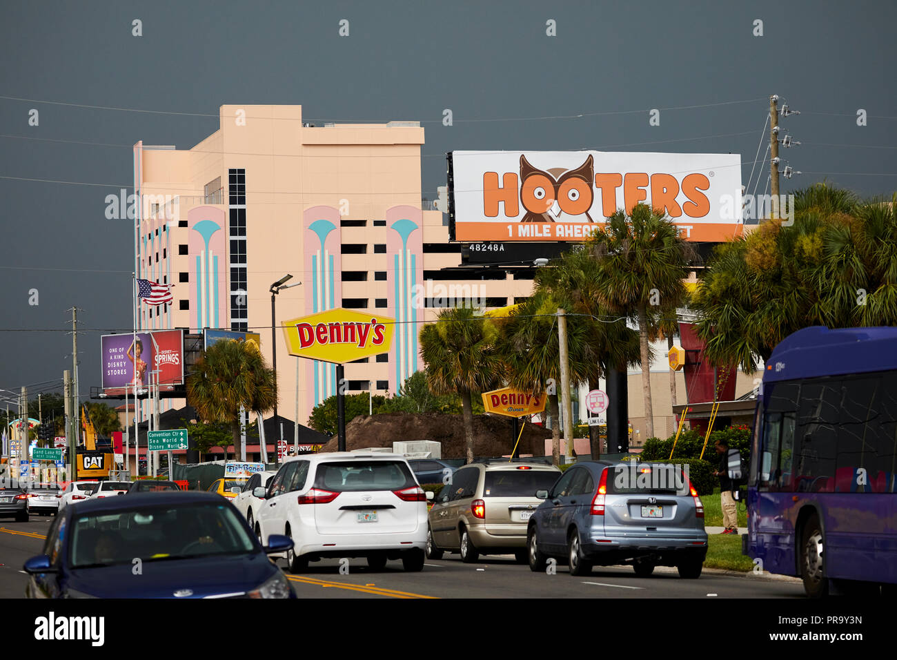 Hooters billboard hi-res stock photography and images - Alamy