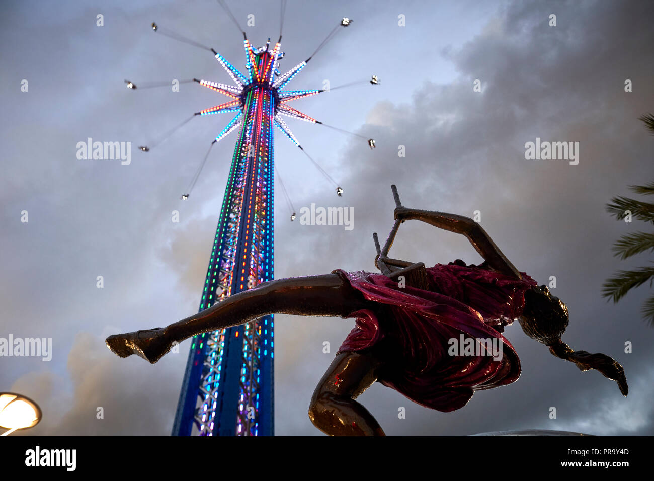 Outdoor funfair hi-res stock photography and images - Alamy