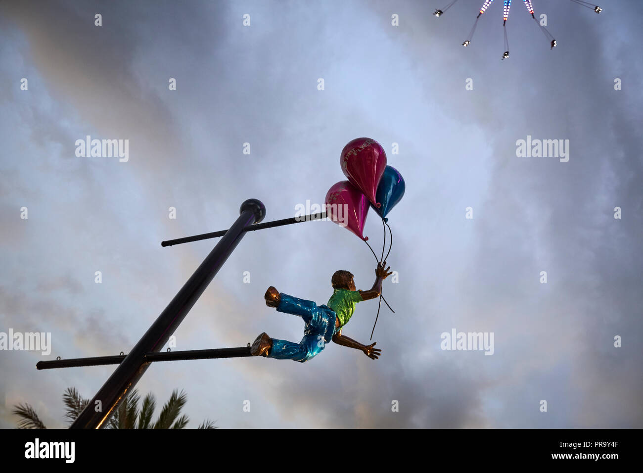 Funfair rides at night fall in orlando Stock Photo - Alamy