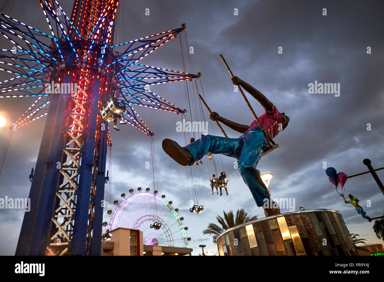 Funfair rides at night fall in orlando Stock Photo - Alamy