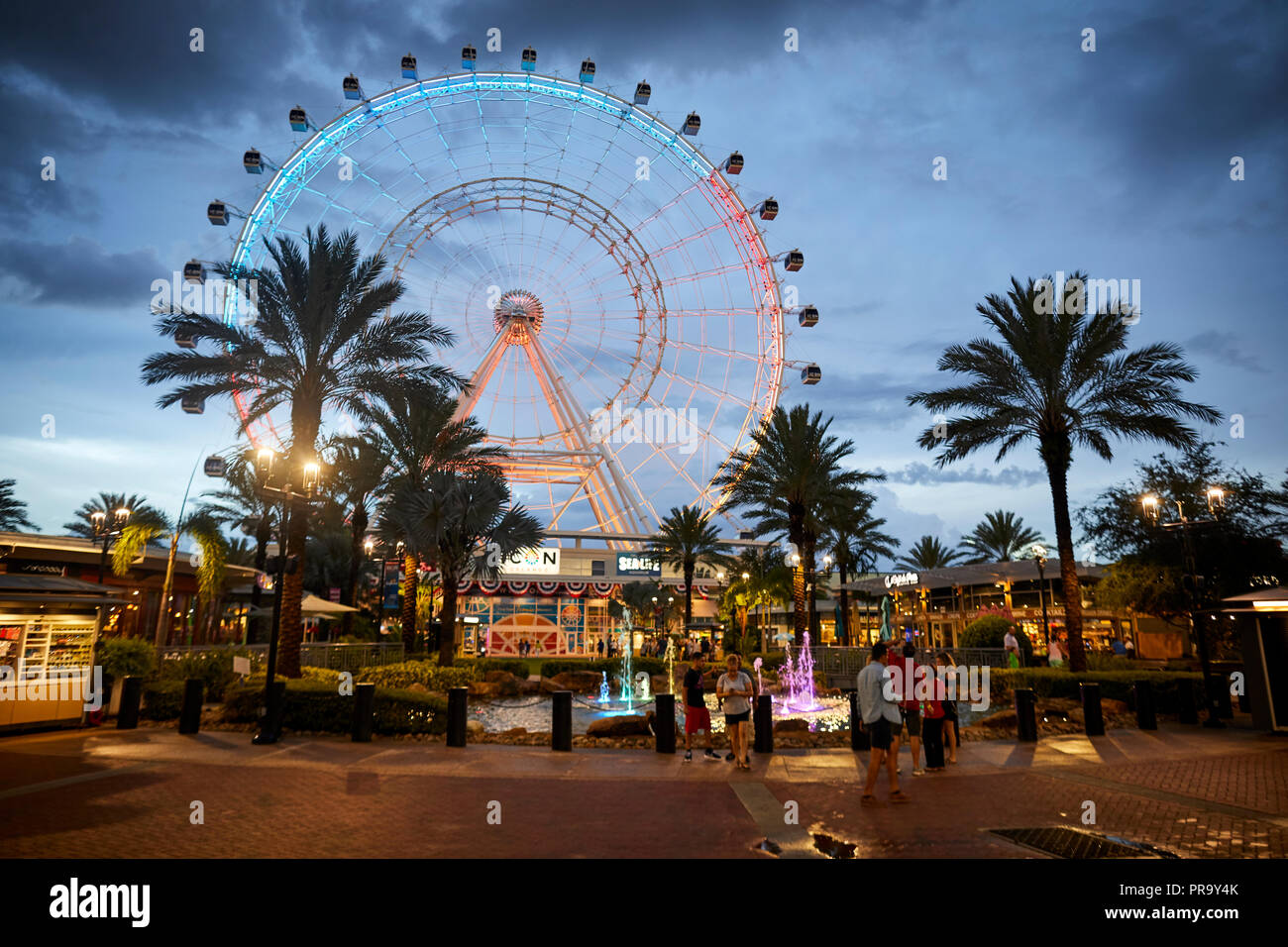 Ferris Wheel Funfair rides at night fall in orlando Stock Photo - Alamy