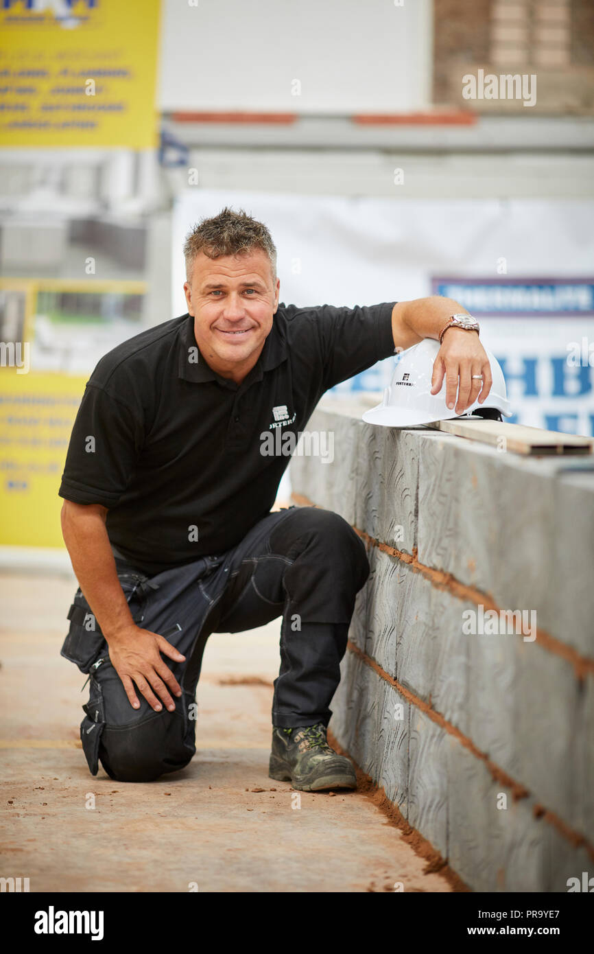 Celebrity Builders 60 Photos - Moonagedaydream.film
