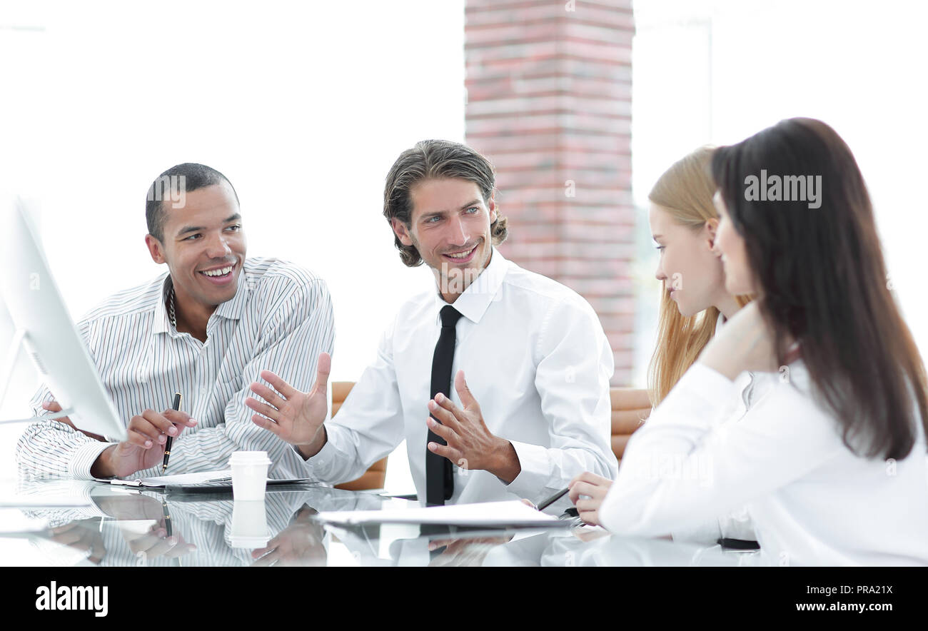 Manager holds a meeting with the business team Stock Photo - Alamy