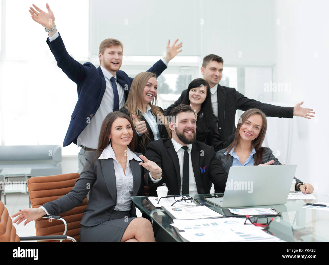 Group at table voting hi-res stock photography and images - Alamy
