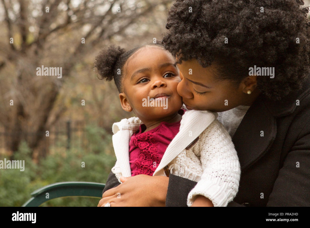Happy African American mother and her daugher Stock Photo - Alamy