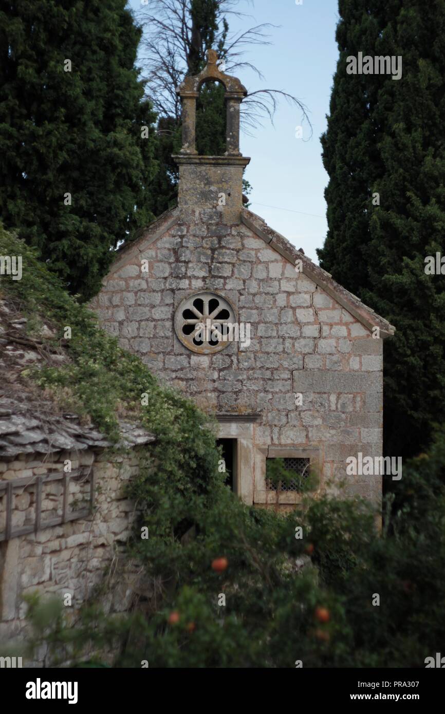 Chapel stone hi-res stock photography and images - Alamy