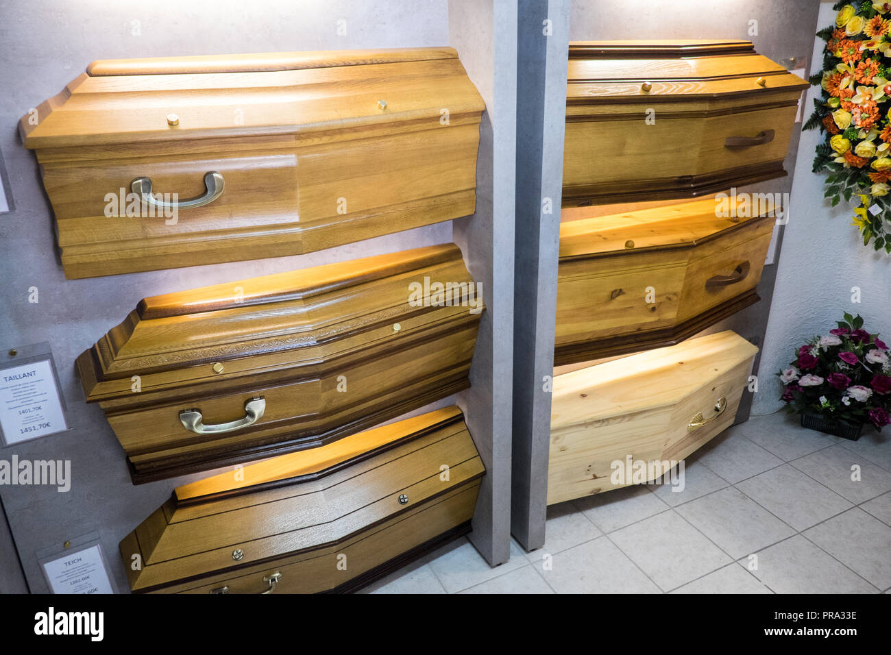 Coffin shop hi-res stock photography and images - Alamy