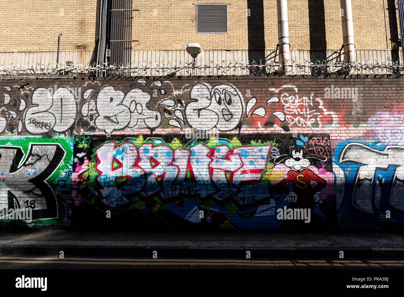 E1 is at the heart of some of London's best graffiti Stock Photo - Alamy