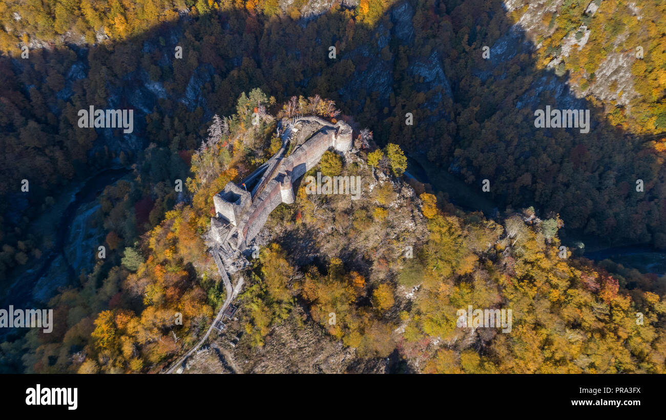 Poenari Fortress once owned by Vlad the Impaler (the legendary Dracula ...