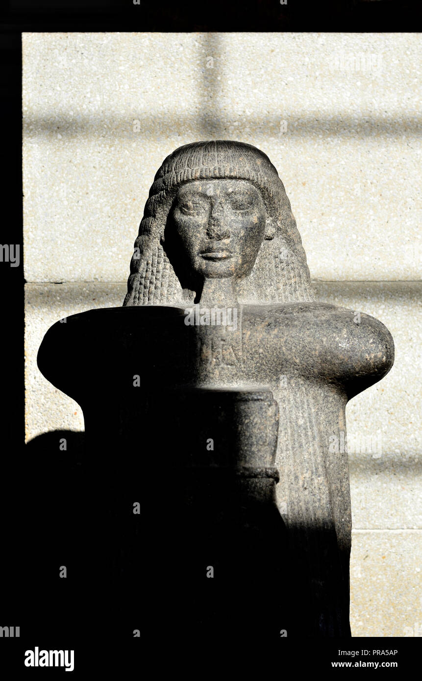 Statue of Roy - high priest of Amun-Ra in Thebes. British Museum ...