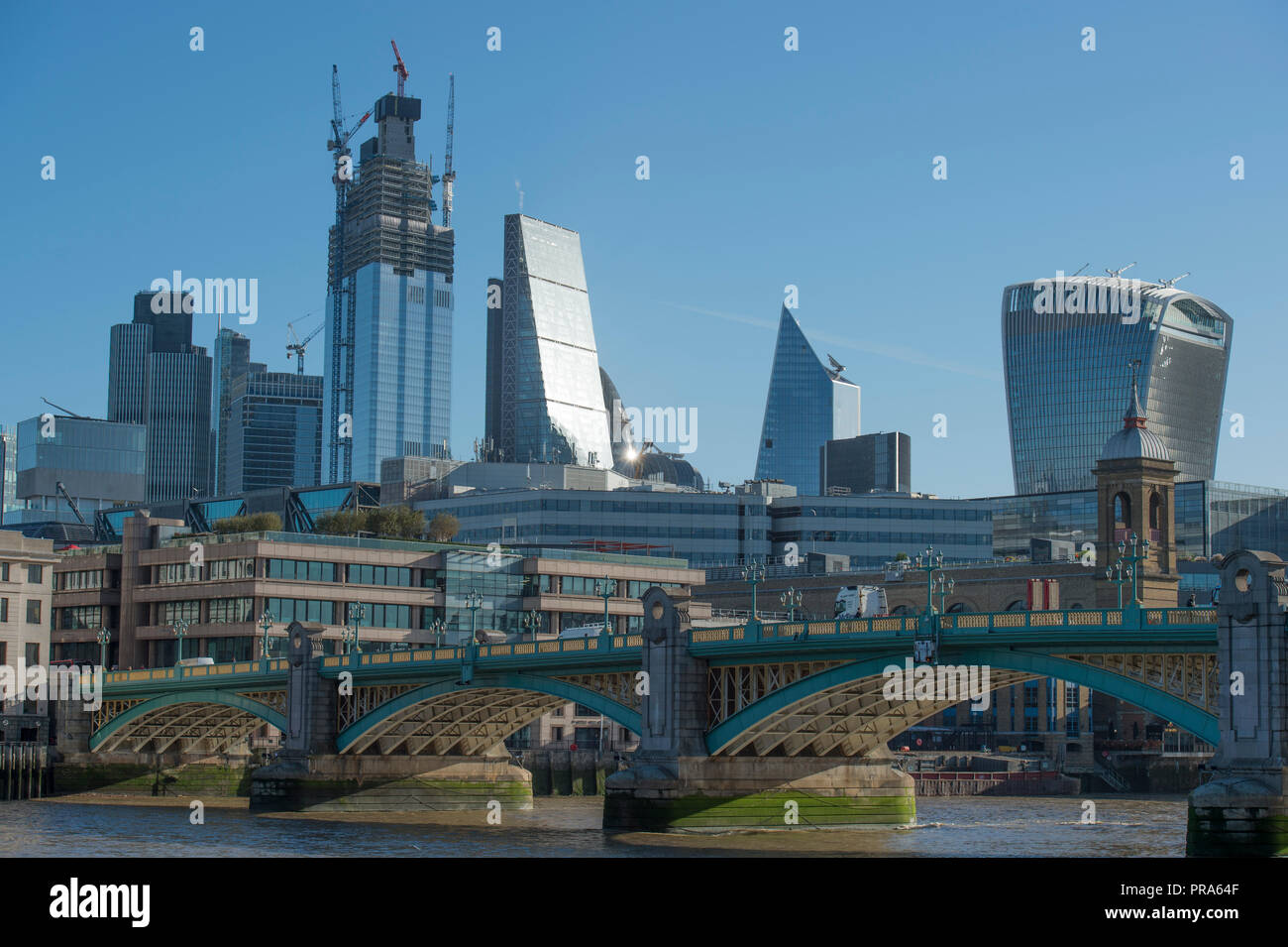 Office buildings blue sky hi-res stock photography and images - Alamy