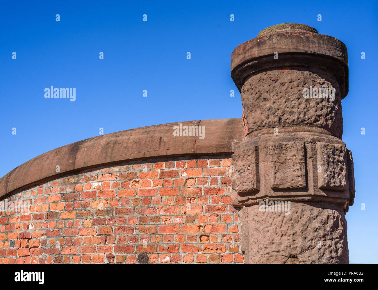 Column brick hi-res stock photography and images - Alamy