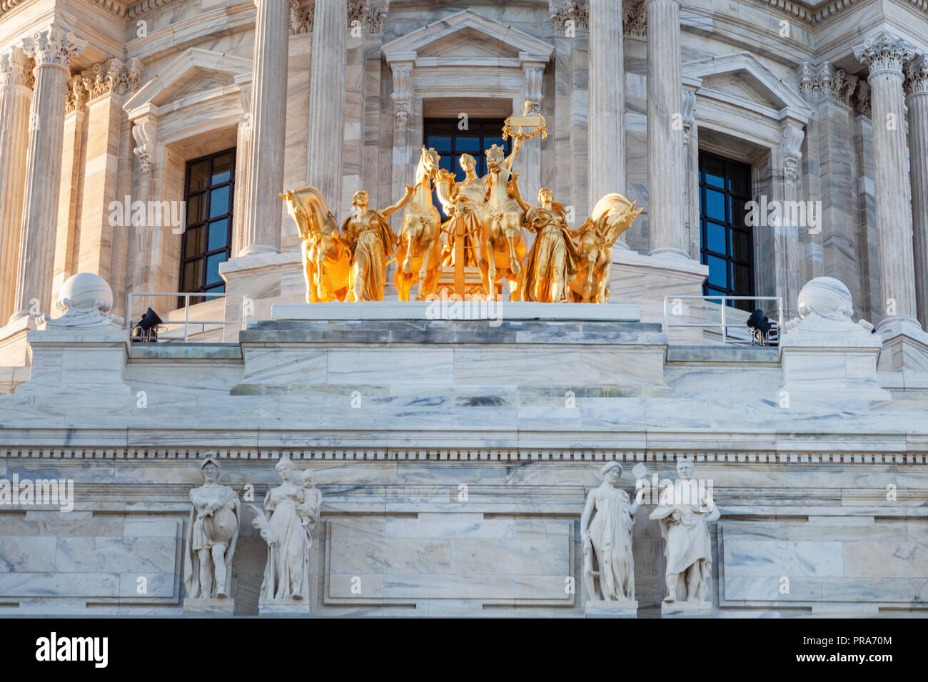 Statue horse state capitol building hi-res stock photography and images ...