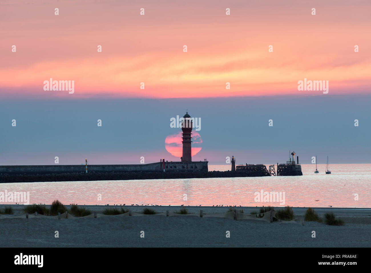 Dunkirk city pier hi-res stock photography and images - Alamy