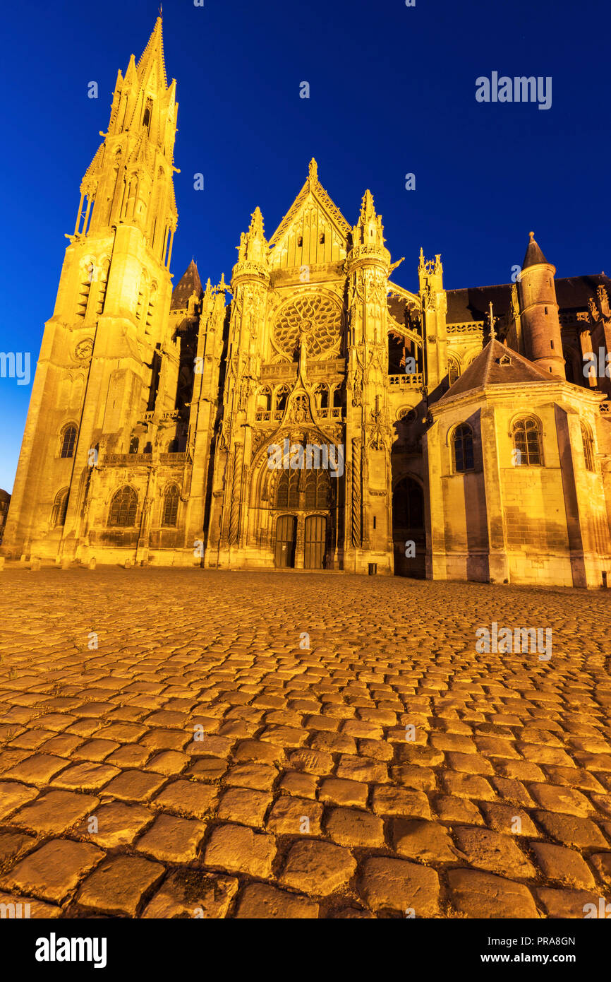 France senlis street town hi-res stock photography and images - Alamy