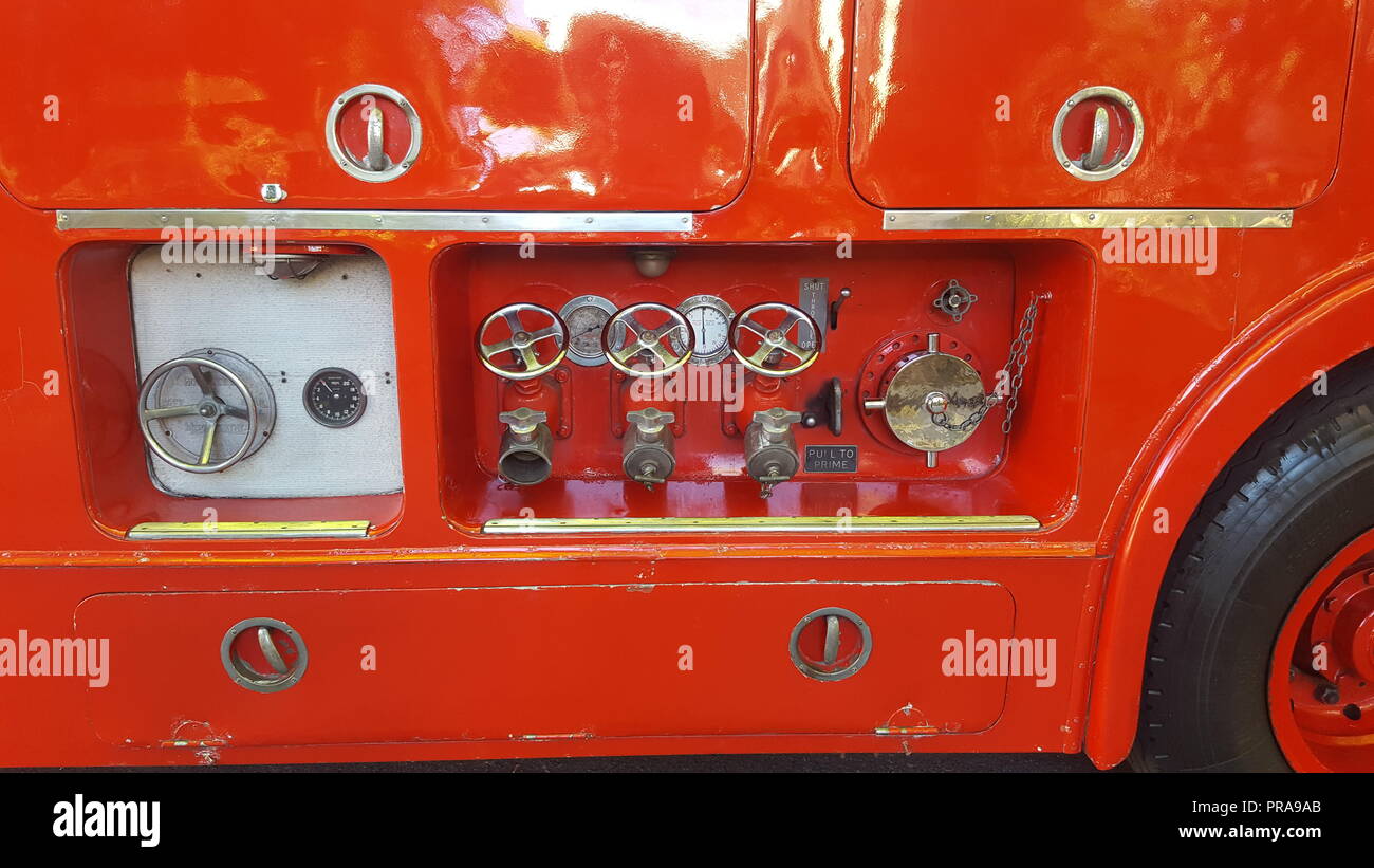 Aec Fire Engine Stock Photos & Aec Fire Engine Stock Images - Alamy