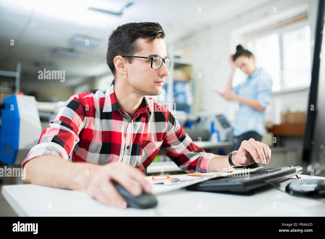 Man at printing press hi-res stock photography and images - Alamy