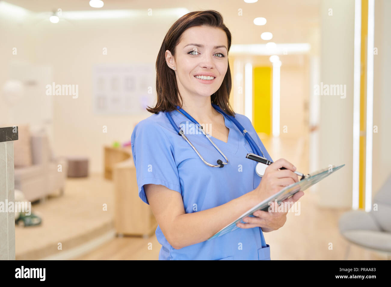 Female medic hi-res stock photography and images - Alamy