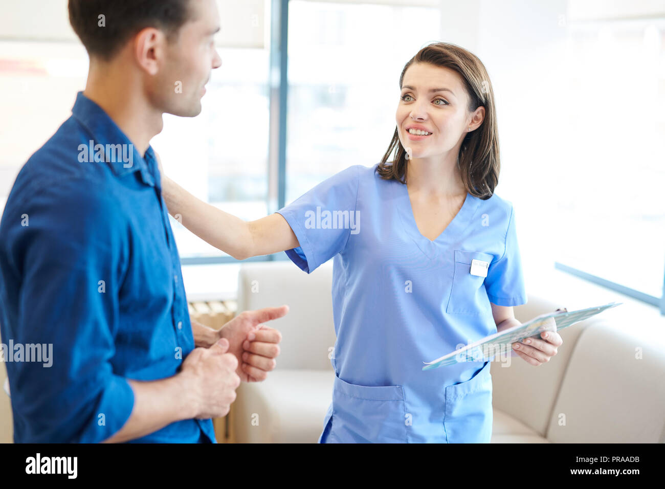 Nurse greeting patient hi-res stock photography and images - Alamy