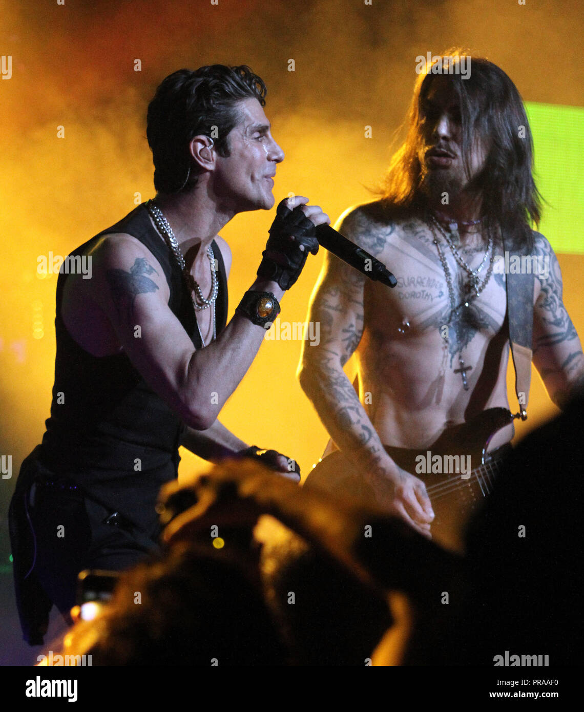 Perry farrell dave navarro janes hi-res stock photography and images ...