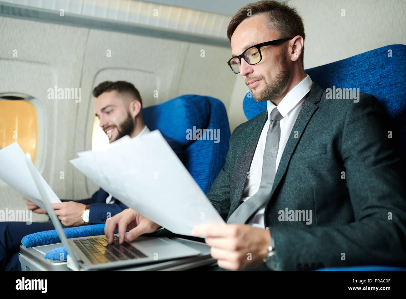 People working plane hi-res stock photography and images - Alamy