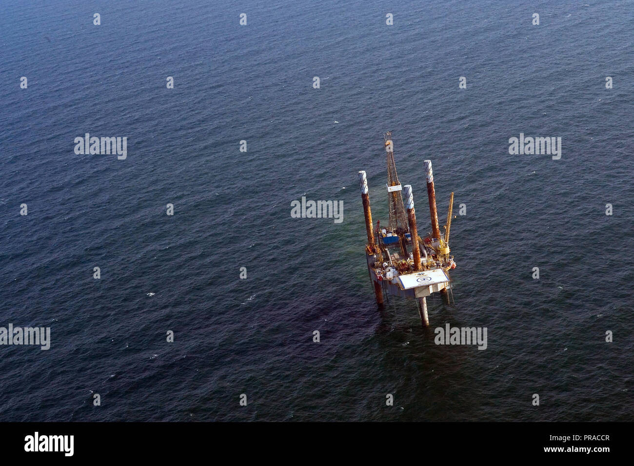 Production platform hi-res stock photography and images - Alamy