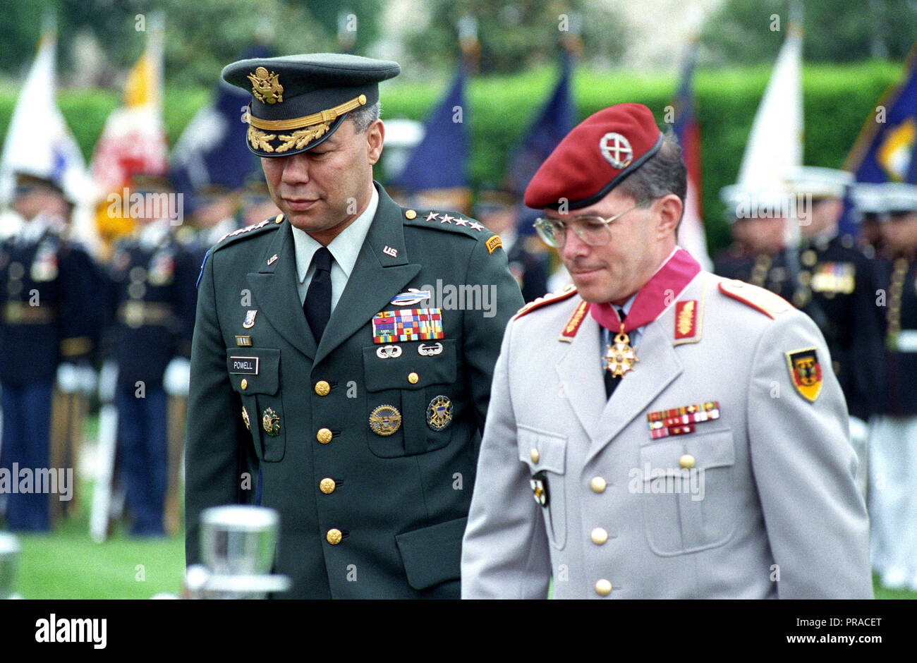 U.S. Army General Colin Powell (left), Chairman of the Joint Chiefs of ...