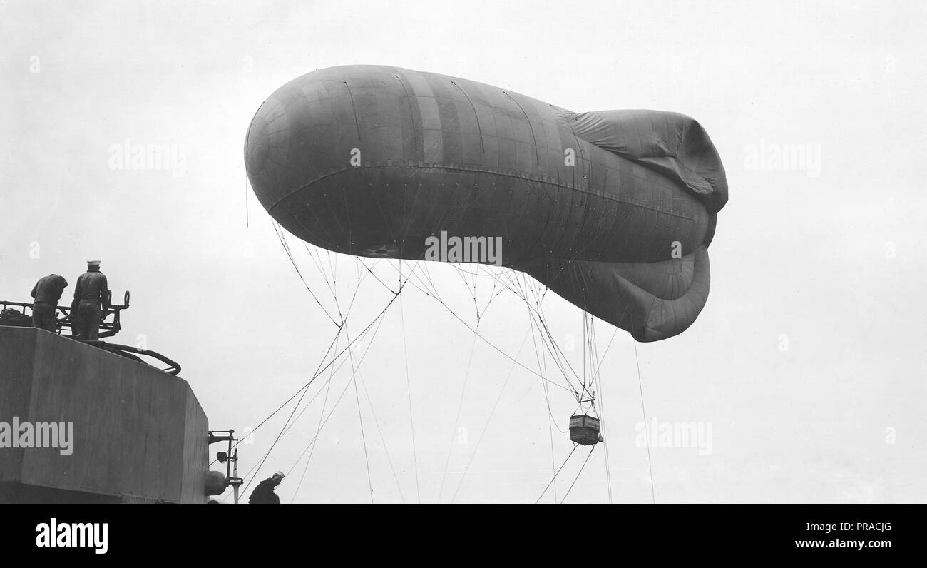 Kite balloon hi-res stock photography and images - Alamy