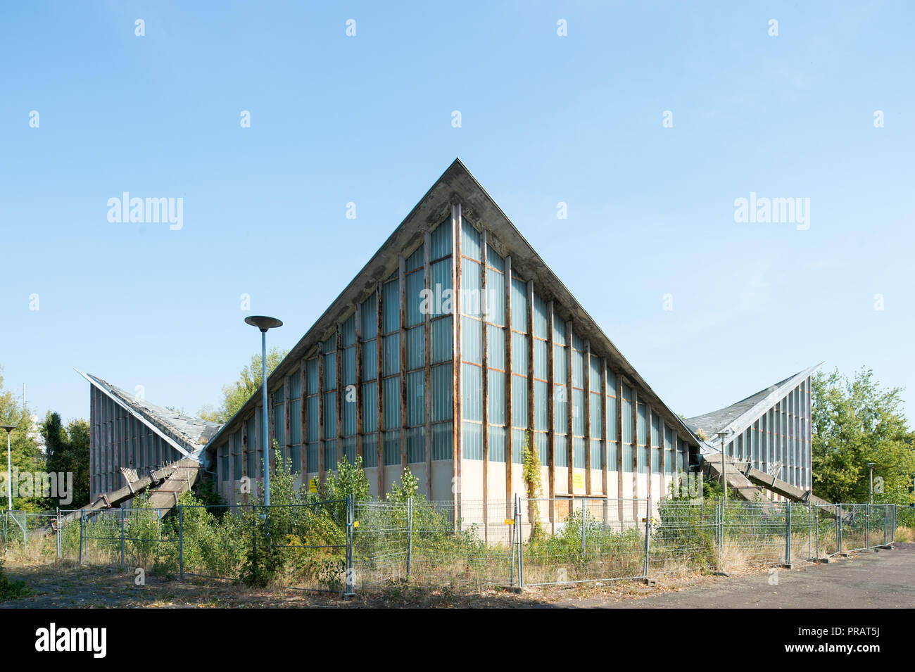 Hyperschale hi-res stock photography and images - Alamy