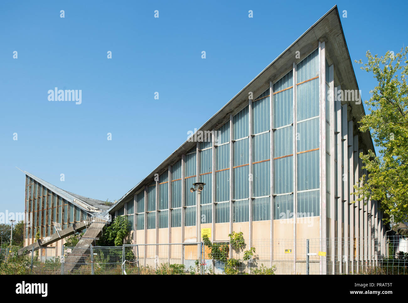 Hyperschale hi-res stock photography and images - Alamy