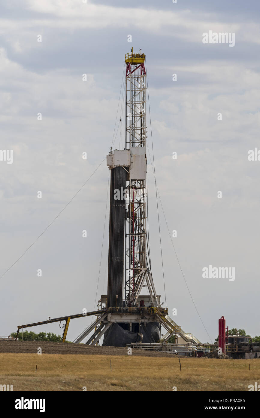 Bakken oil rig hi-res stock photography and images - Alamy