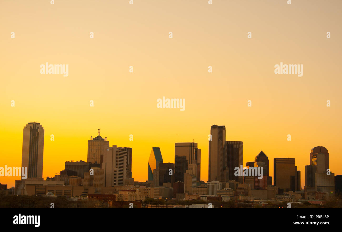 Dallas skyline sunset hi-res stock photography and images - Alamy