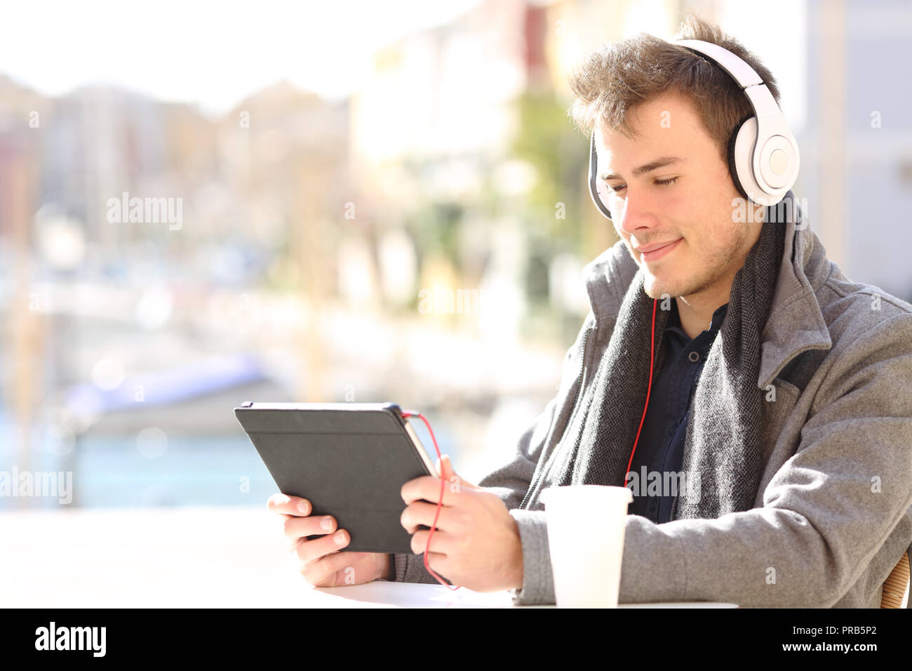 Teenager watching tutorial learning hi-res stock photography and images ...