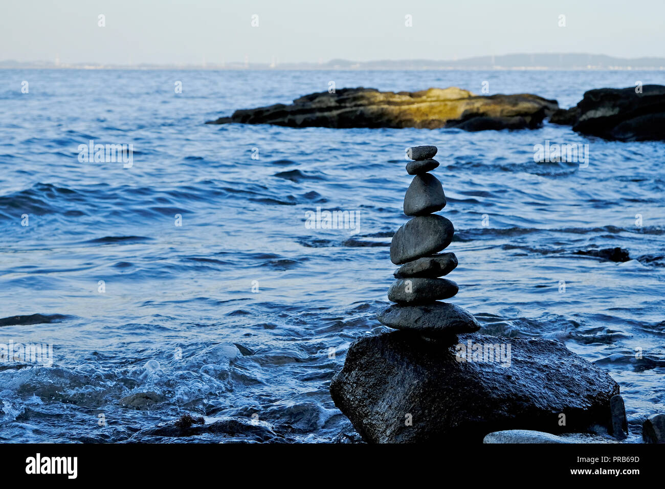 Balancing stones hi-res stock photography and images - Alamy