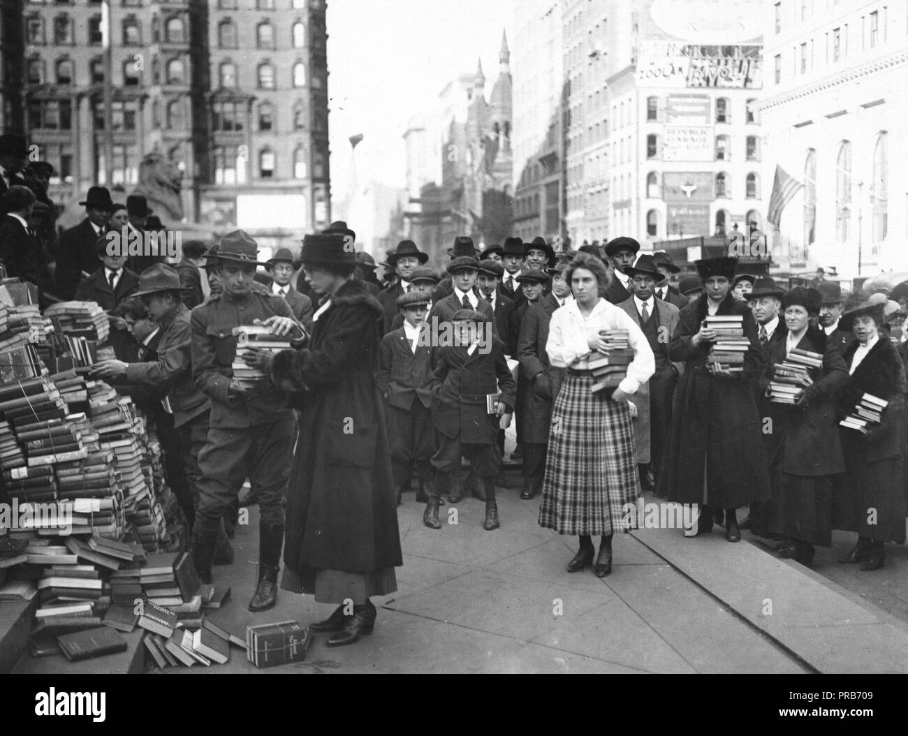 Delivering books for soldiers hi-res stock photography and images - Alamy