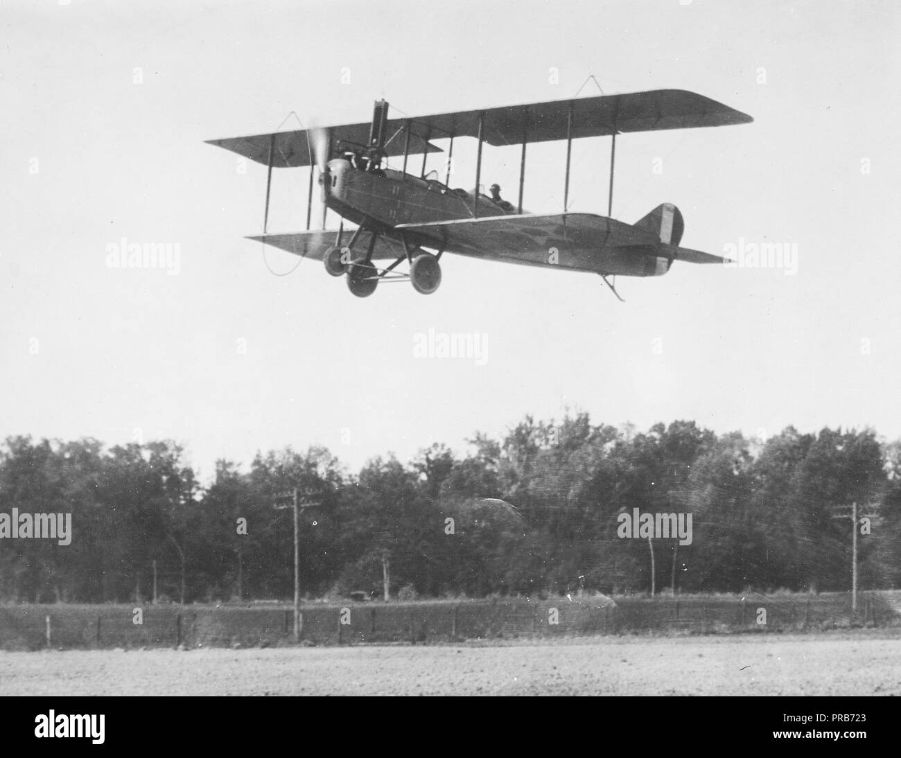 Standard j 1 plane in flight hi-res stock photography and images - Alamy