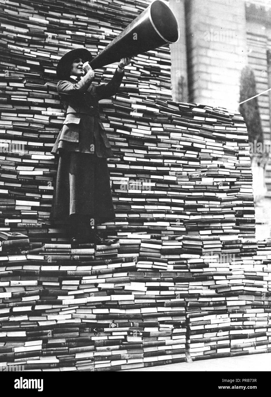 1918 bullhorn hi-res stock photography and images - Alamy