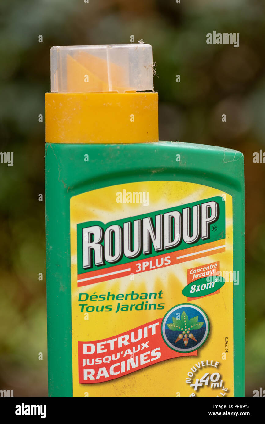 Monsanto roundup hi-res stock photography and images - Alamy