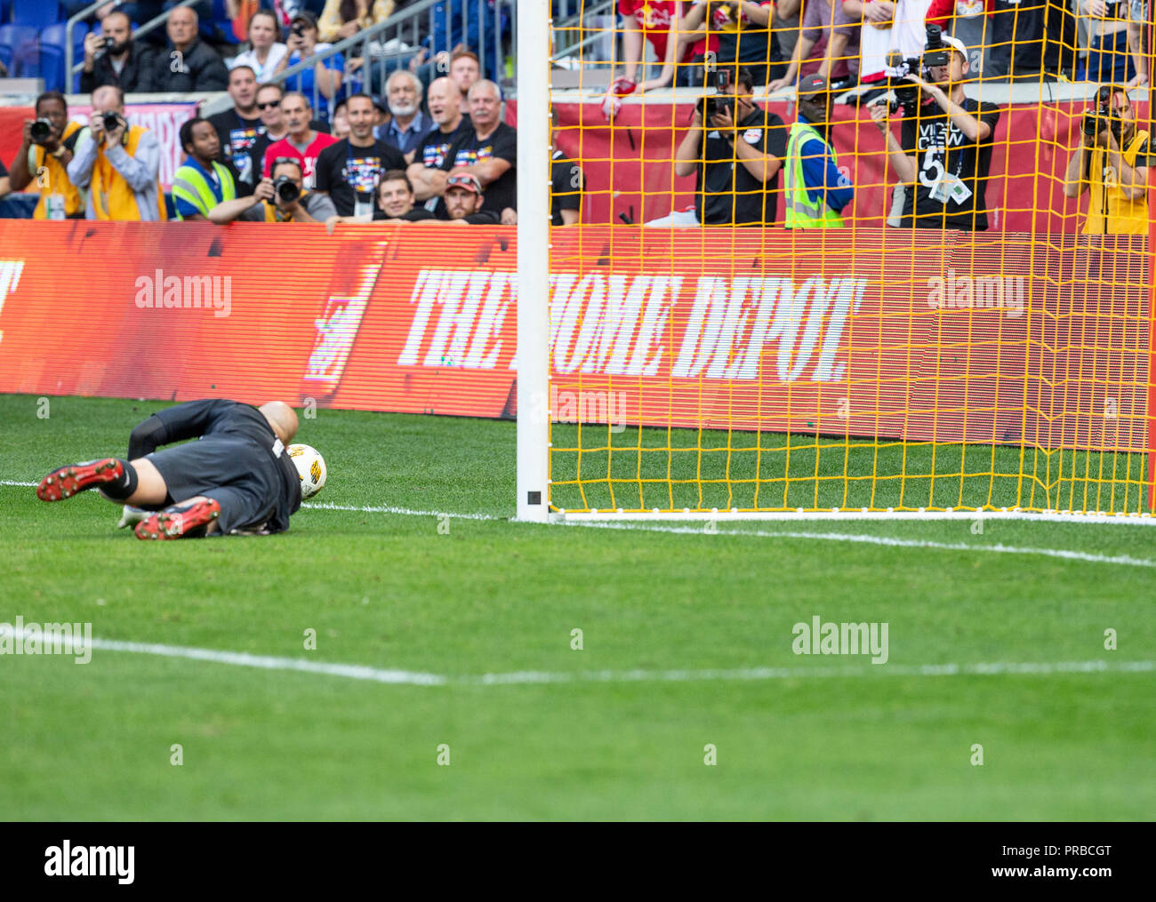 Harrison, United States. 30th Sep, 2018. Goalkeeper Brad Guzan (1) of ...