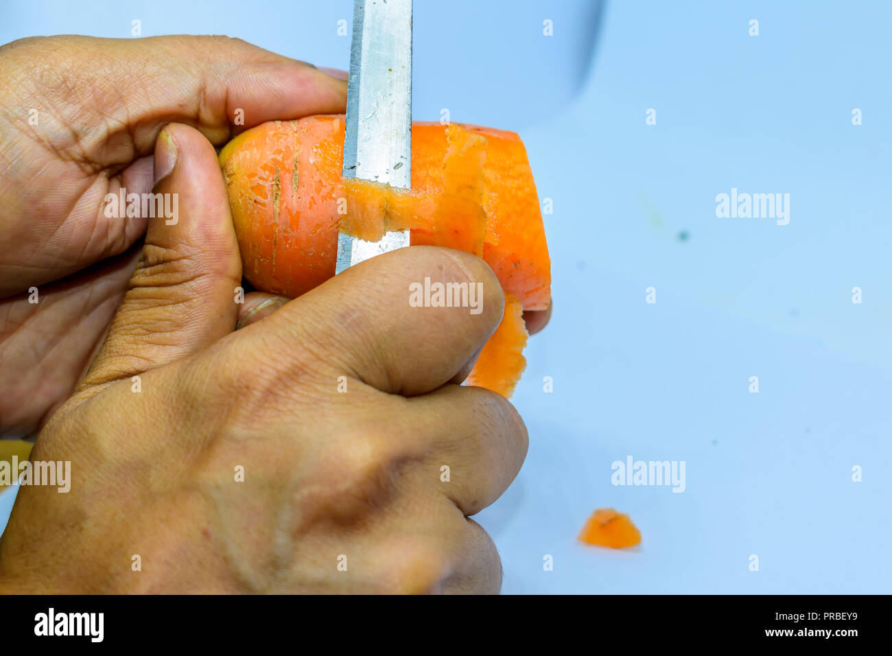 Knife skills: Right or Wrong process of cutting vegetables. The wrong ...
