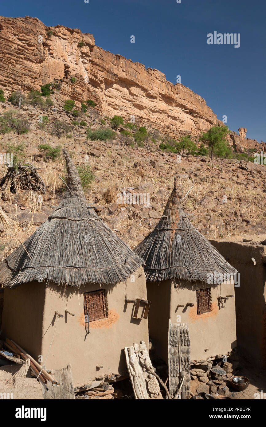 Buildings in dogon village hi-res stock photography and images - Alamy