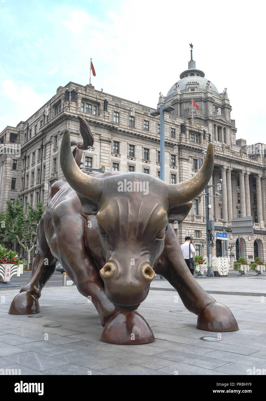 Sculpture on the bund hi-res stock photography and images - Alamy